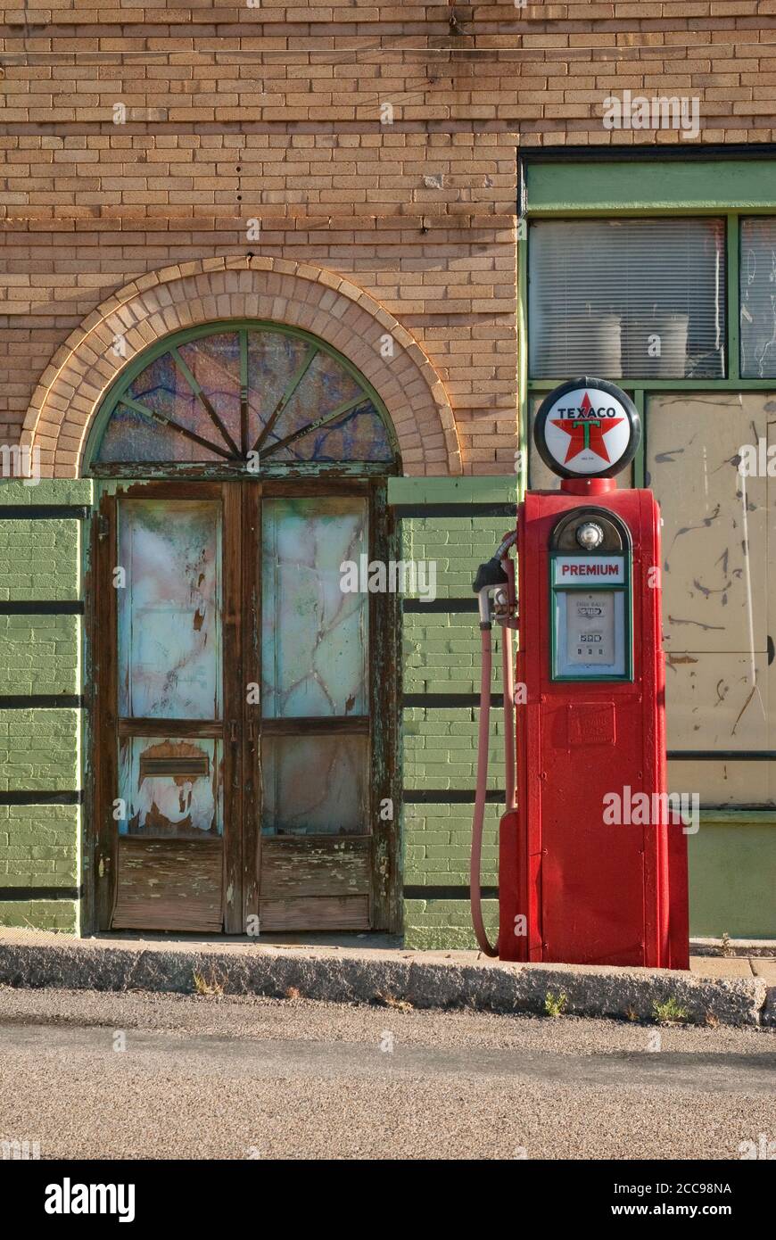 Old texaco gas station hi-res stock photography and images - Alamy