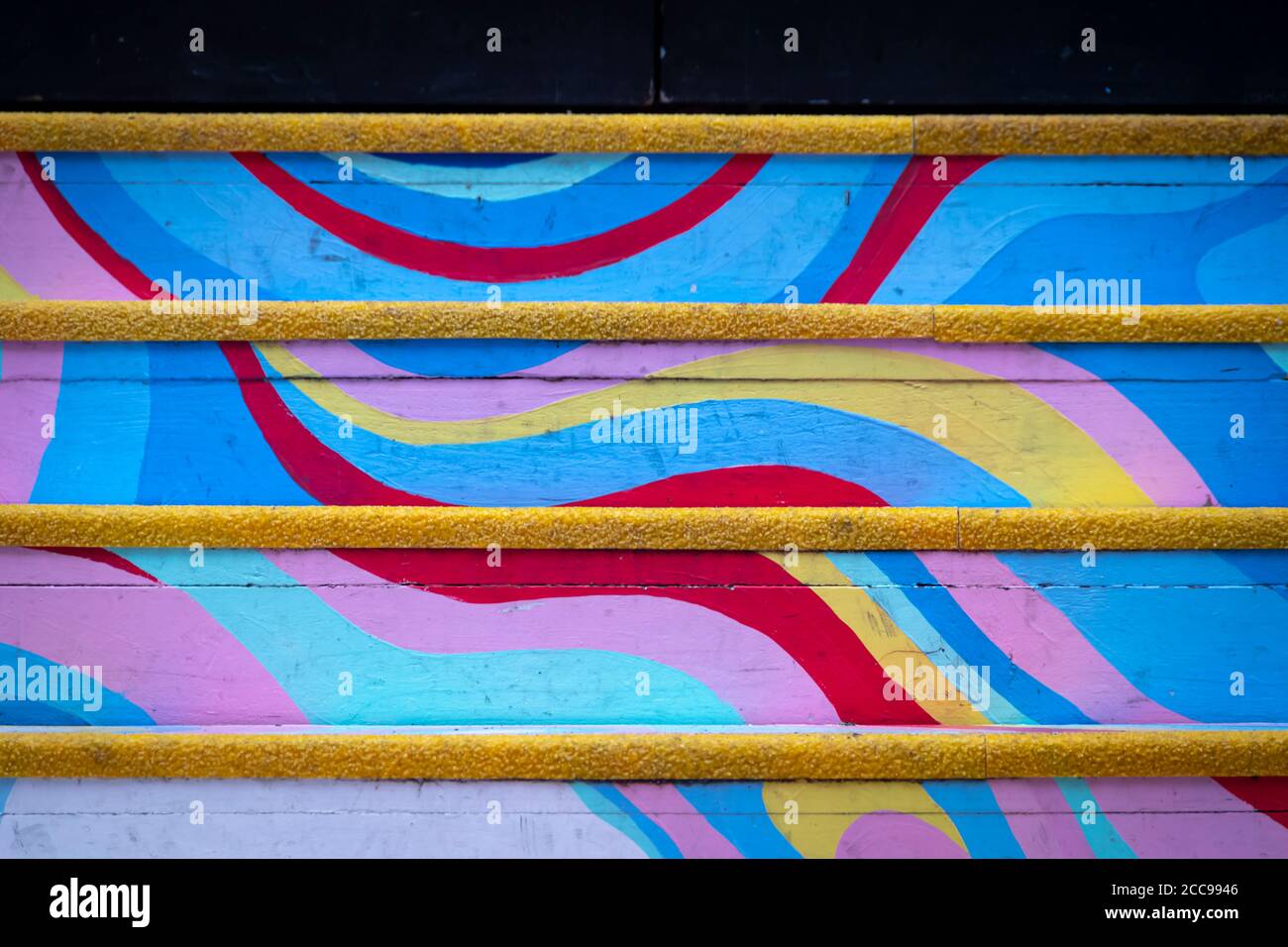 Yellow painted steps hi-res stock photography and images - Alamy