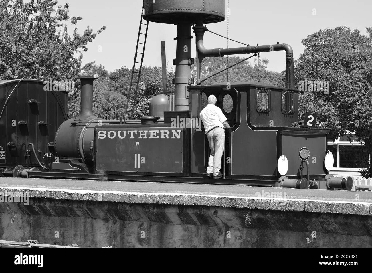 Steam engine train cab victorian driver Black and White Stock Photos ...