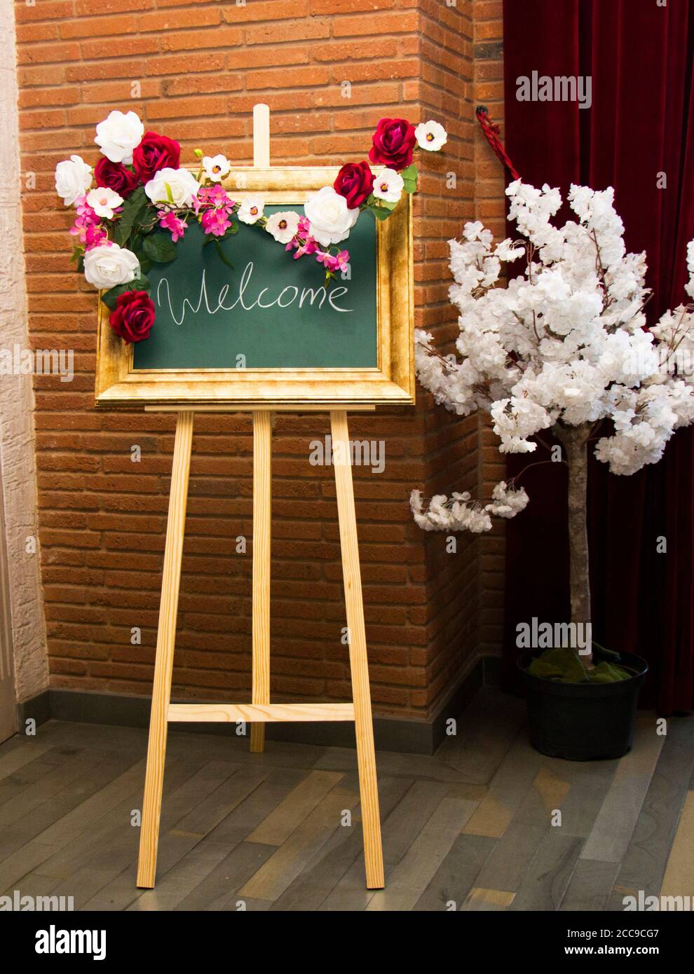 Welcome wedding text flowers hi-res stock photography and images - Alamy