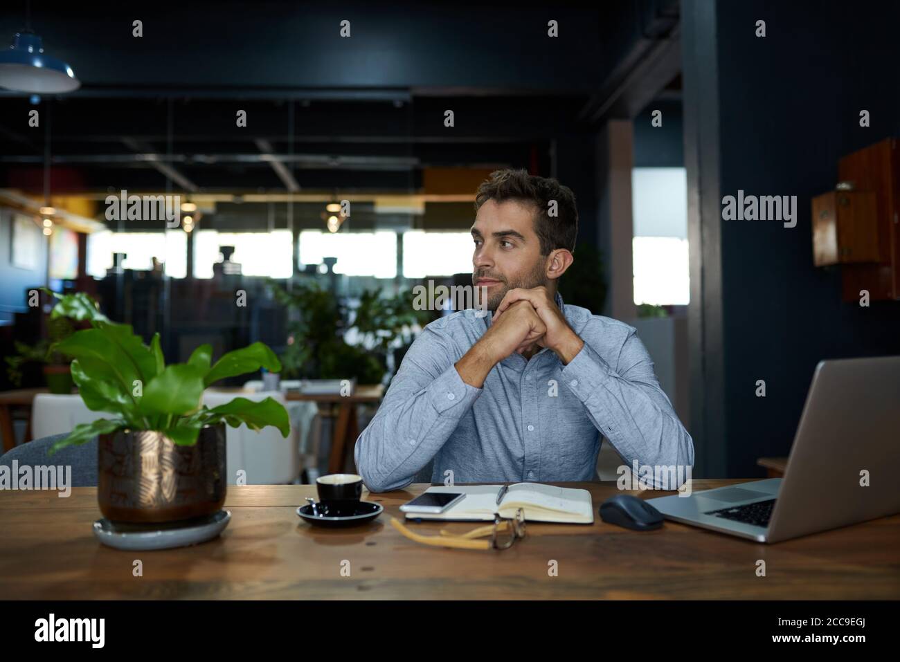 Be quiet office hi-res stock photography and images - Alamy