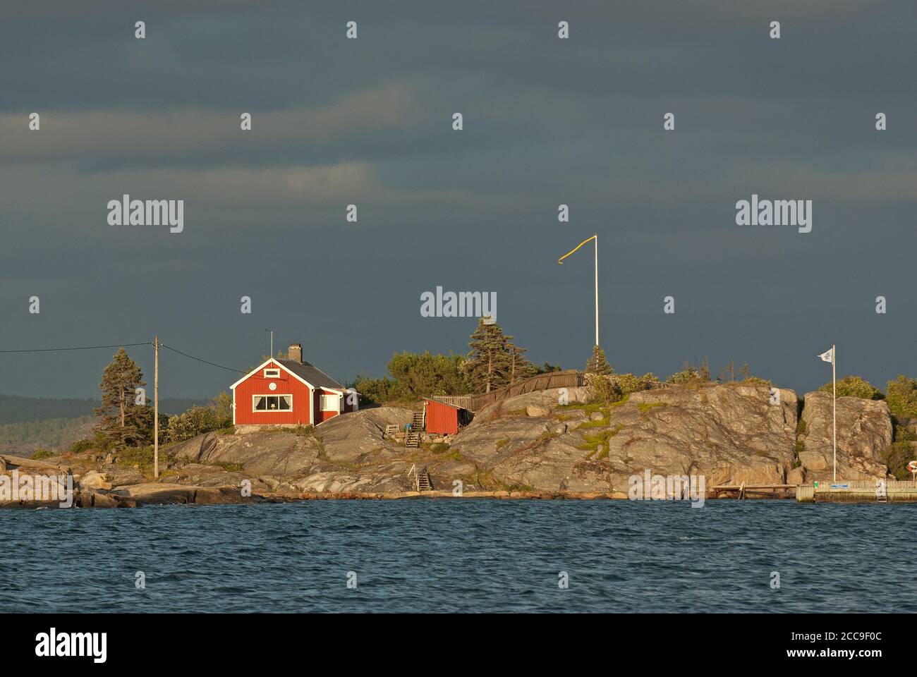 Archipelago sweden house rock hi-res stock photography and images - Alamy