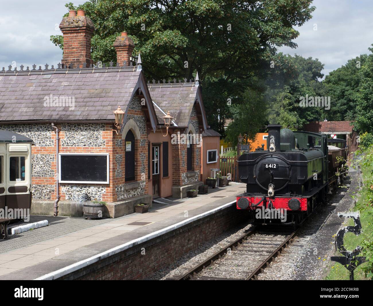 GWR Pannier tank 6412 with a short ballast train on the Chinnor ...