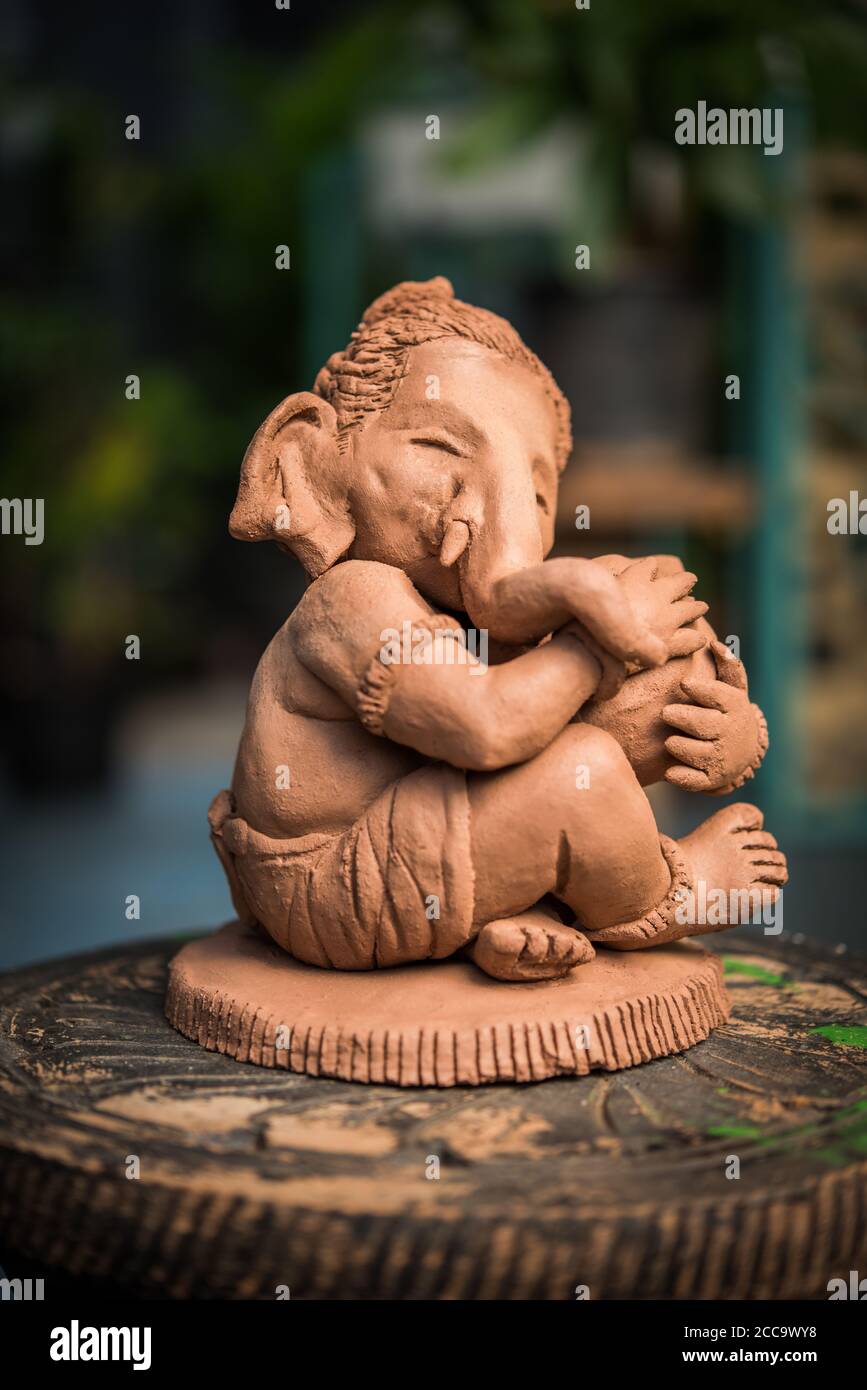 Lord ganesha mud sculpture hi-res stock photography and images - Alamy
