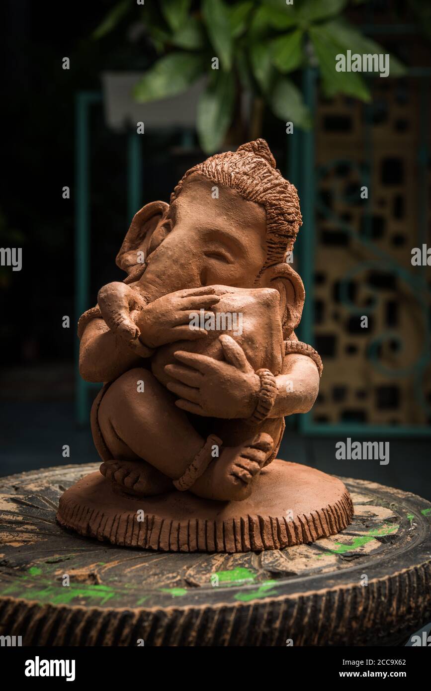 Lord ganesha mud sculpture hi-res stock photography and images - Alamy