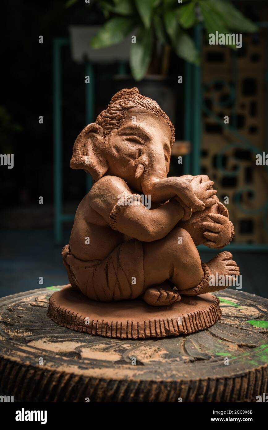 Lord ganesha mud sculpture hi-res stock photography and images - Alamy