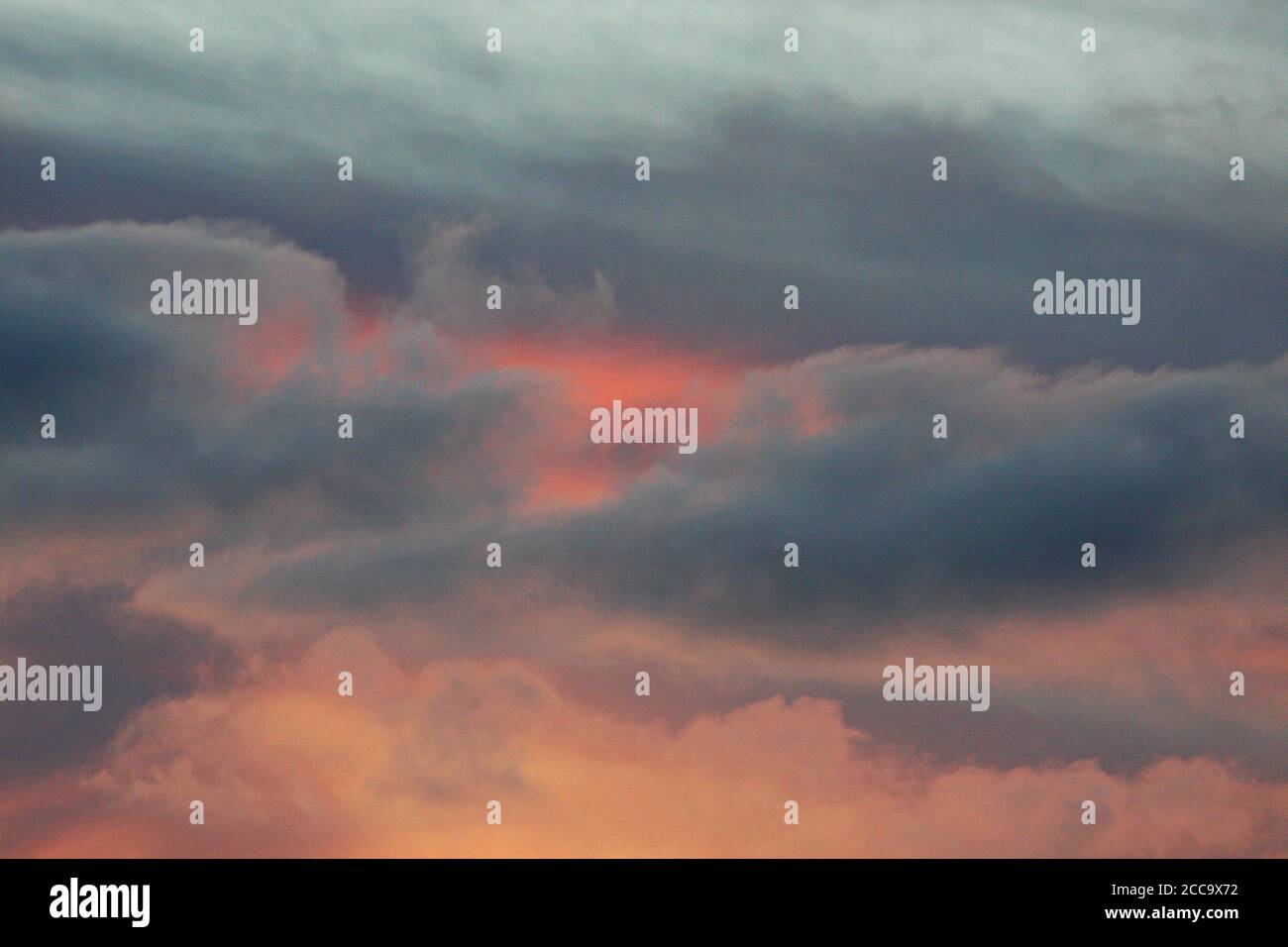 Omnious cloud hi-res stock photography and images - Alamy
