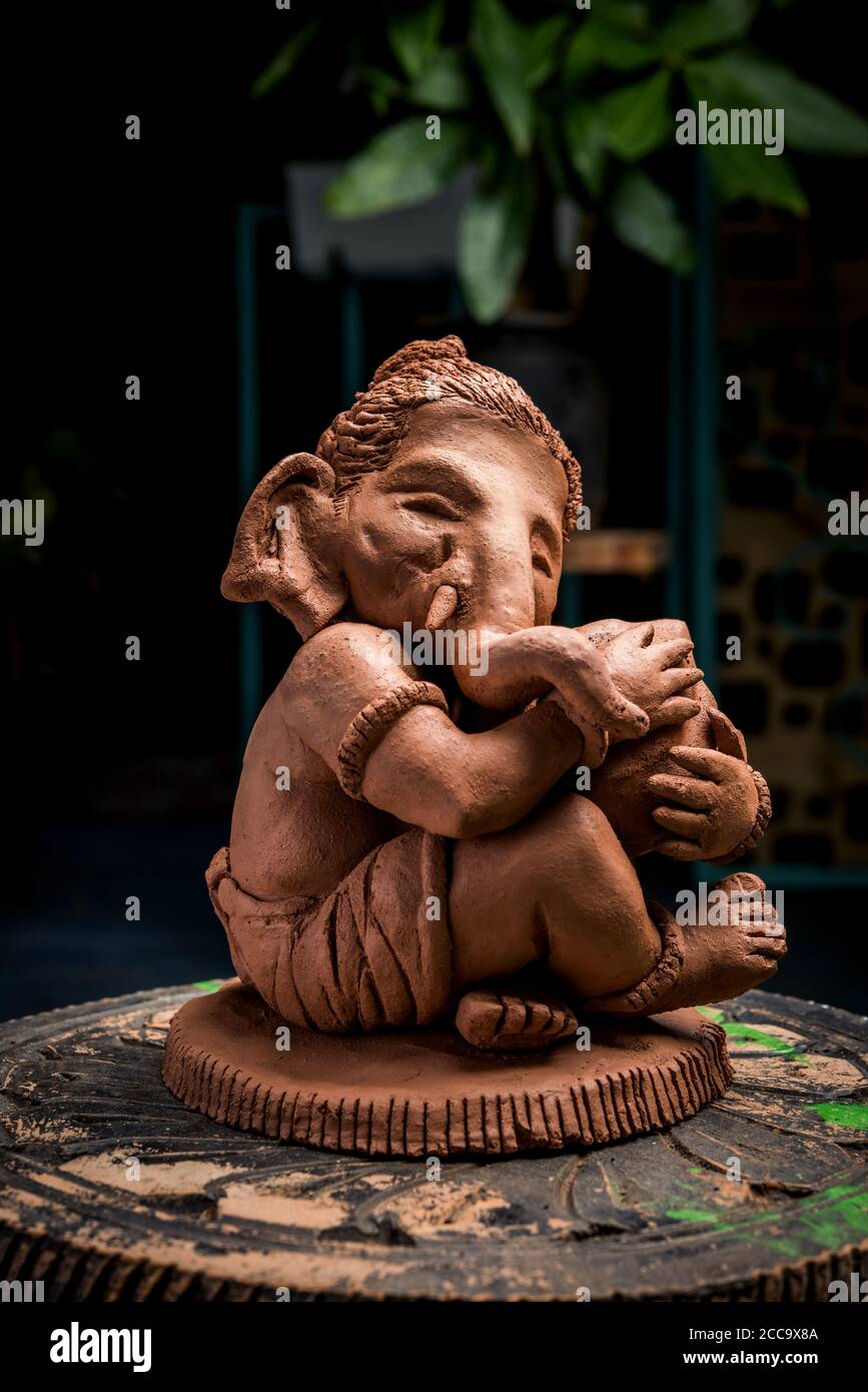 Lord ganesha mud sculpture hi-res stock photography and images - Alamy