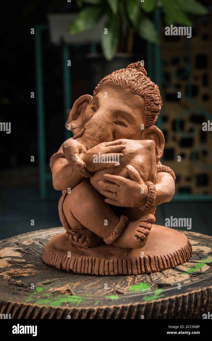 Lord ganesha mud sculpture hi-res stock photography and images - Alamy