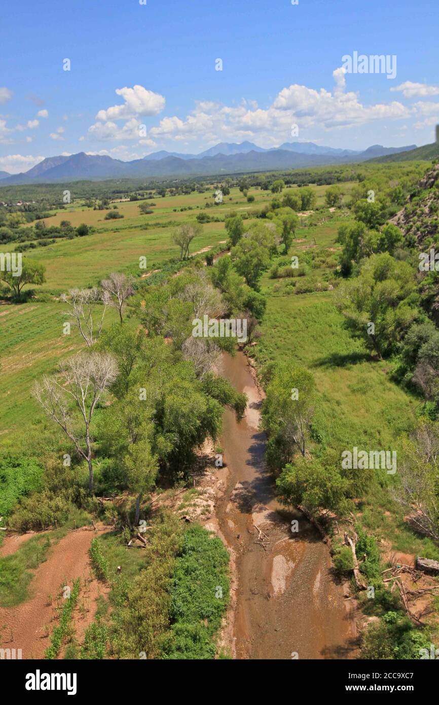 Vistas Aéreas del Rio Sonora en su paso por el pueblo de Baviacora ...
