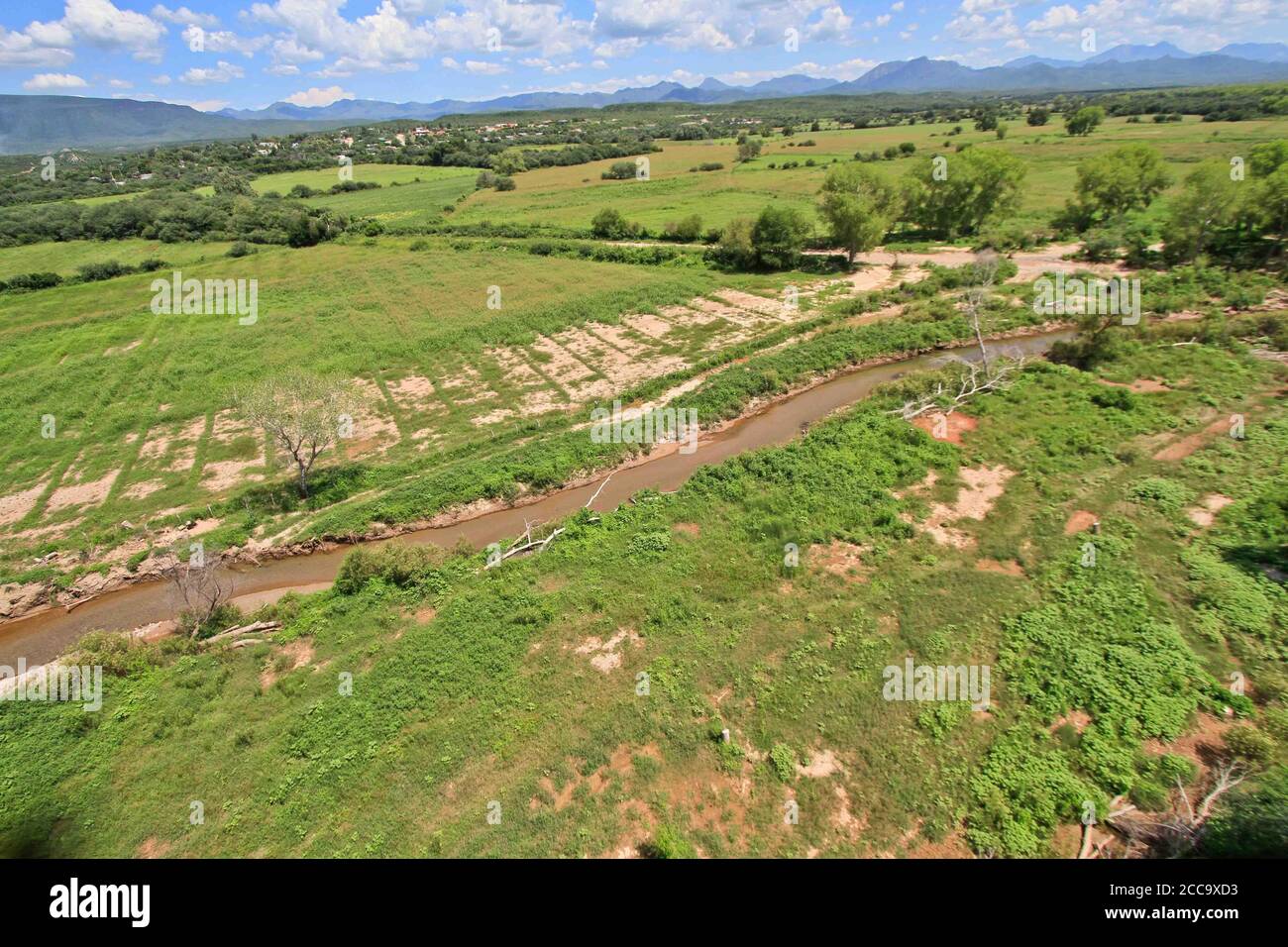 Vistas Aéreas del Rio Sonora en su paso por el pueblo de Baviacora ...