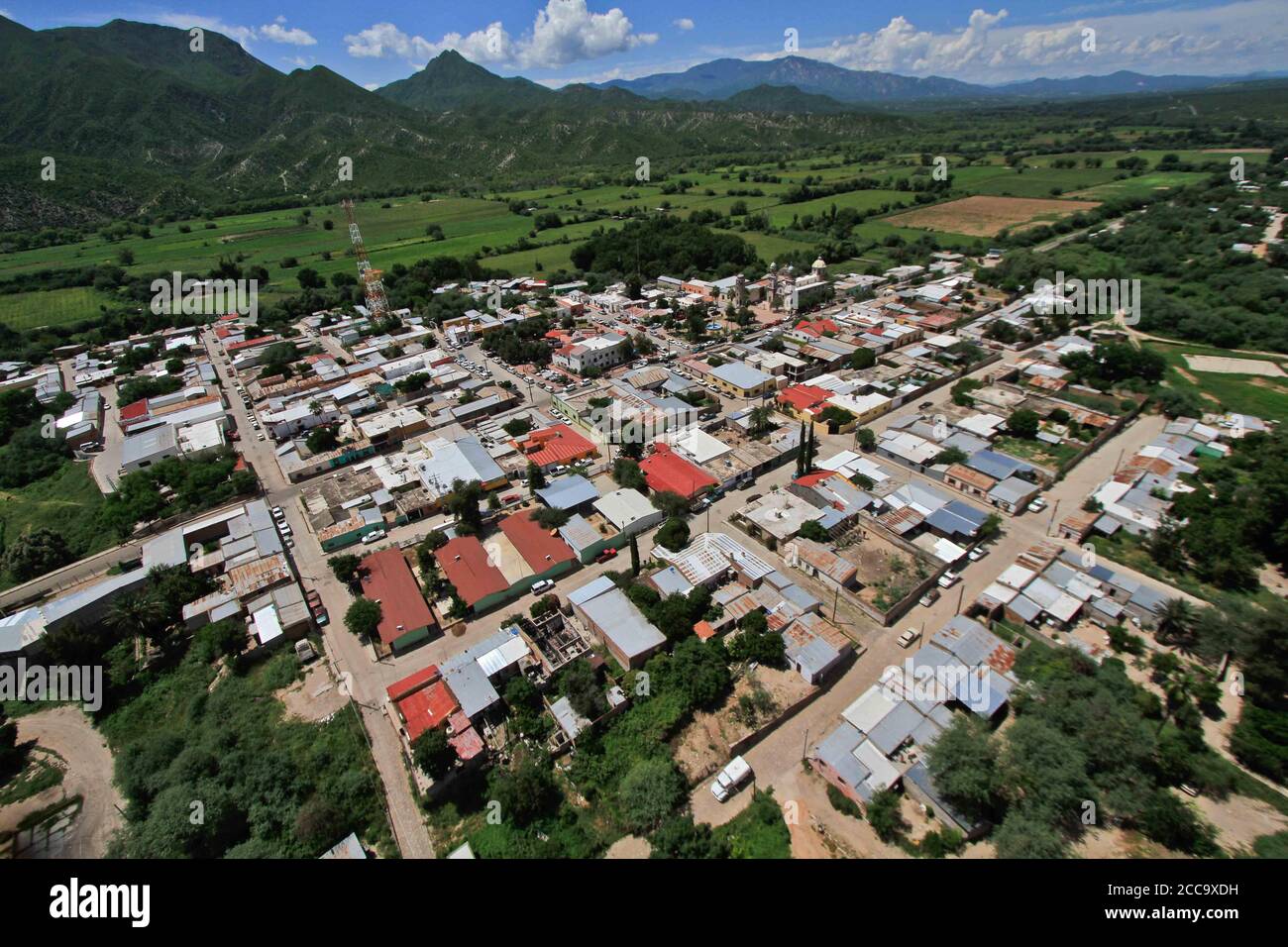 Vistas Aéreas del Rio Sonora en su paso por el pueblo de Baviacora ...