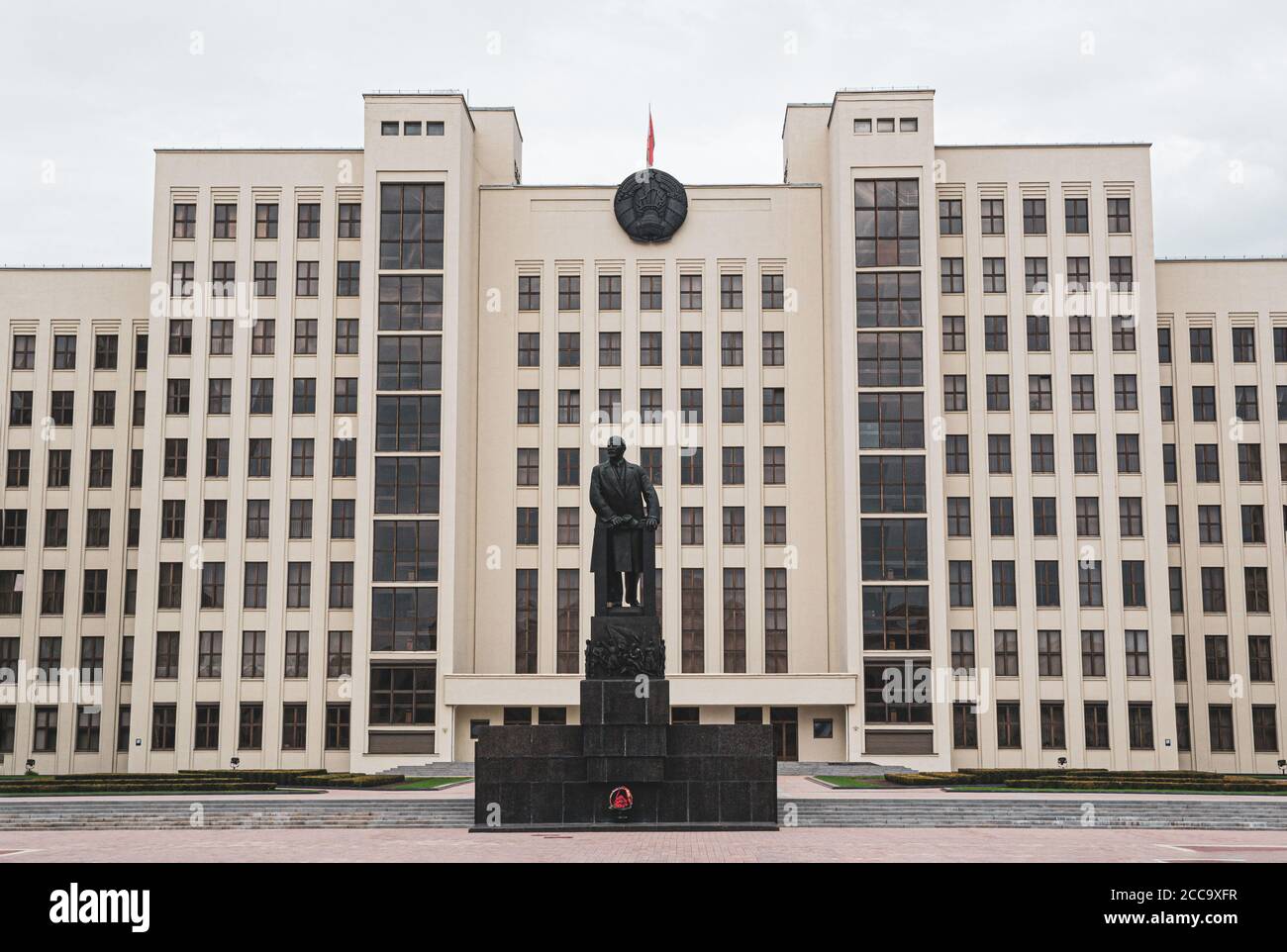 Minsk, Belarus. Parliament building. Lenin monument Stock Photo - Alamy