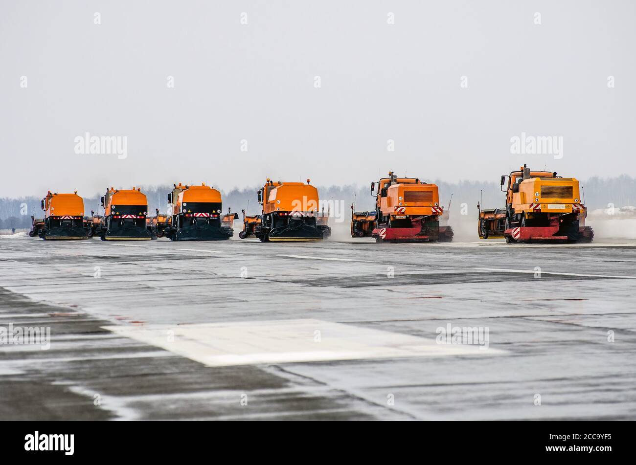 Snowplows in the work on the runway at the airport Stock Photo - Alamy