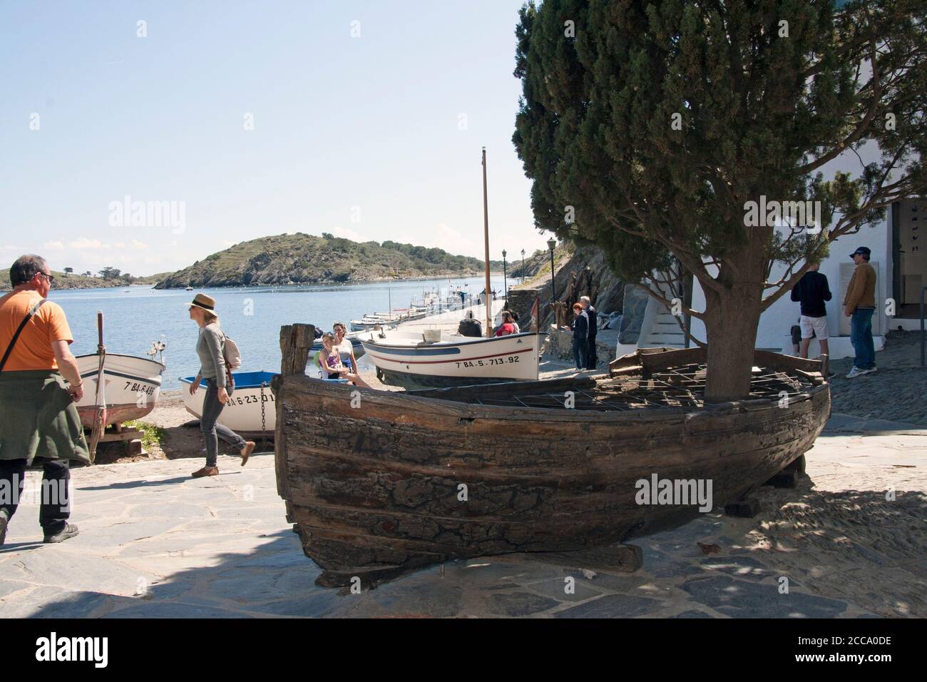 Salvador dali boat painting hi-res stock photography and images - Alamy