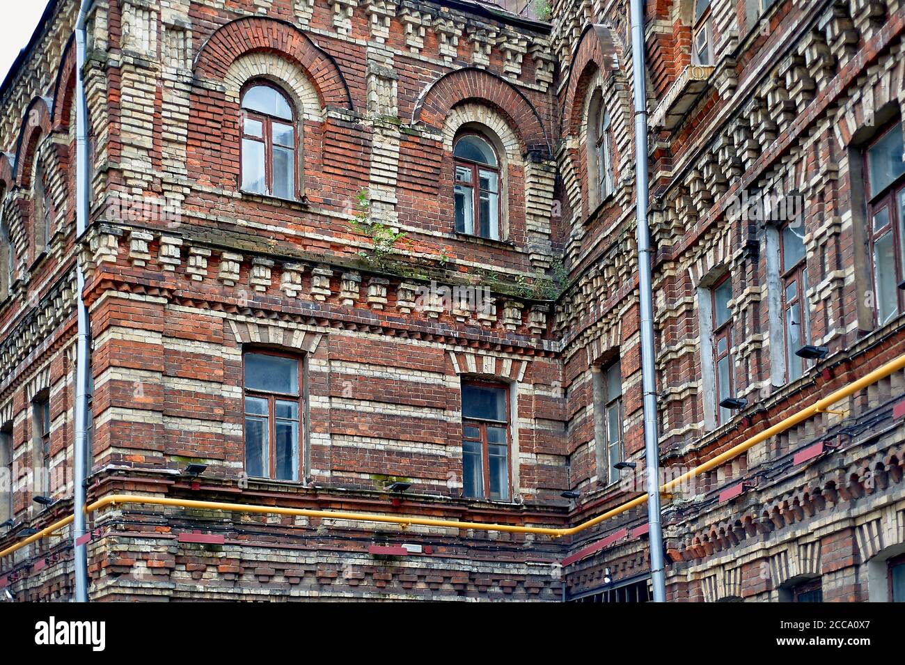 Old Crumbling House High Resolution Stock Photography and Images - Alamy