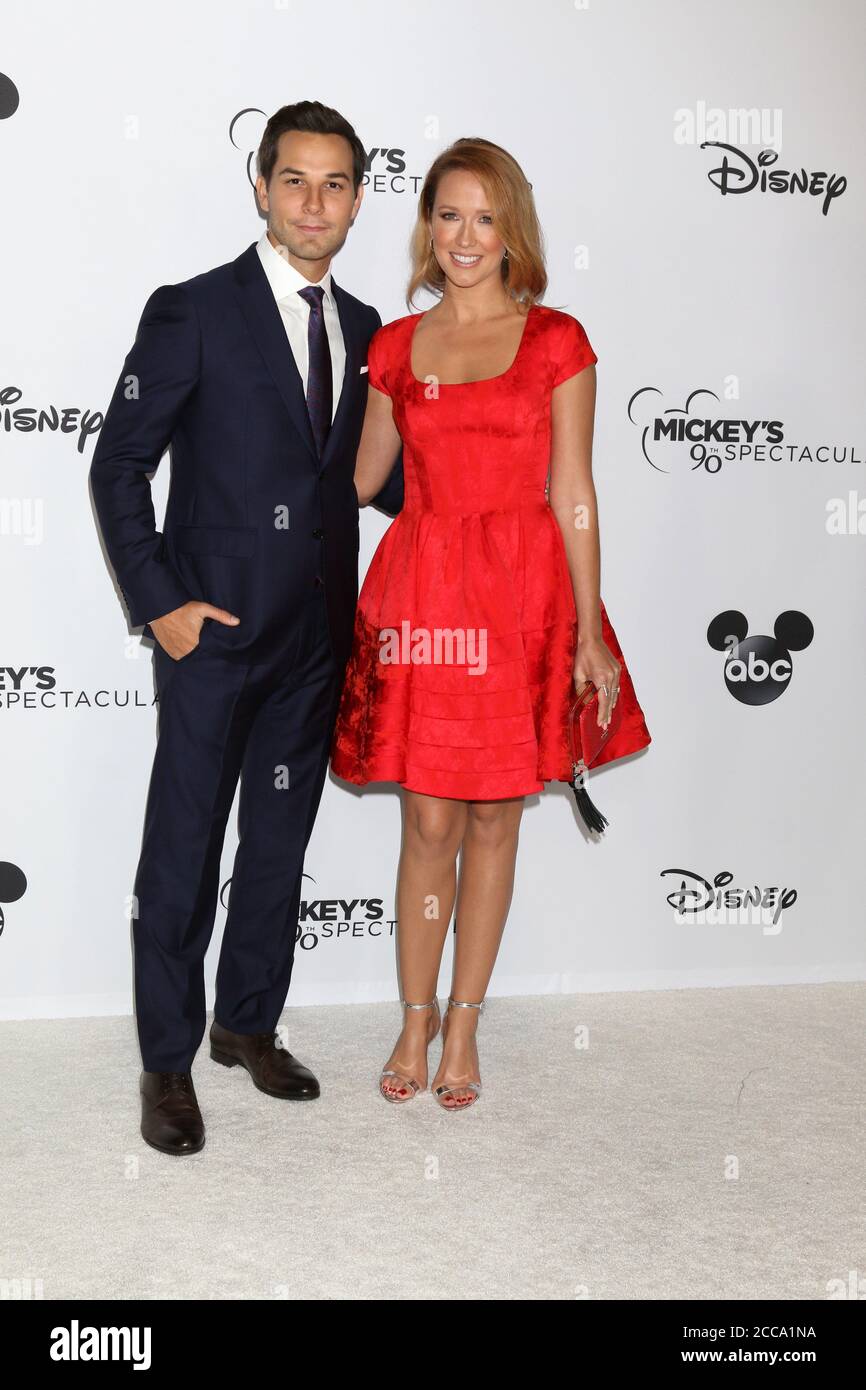 LOS ANGELES - OCT 6: Skylar Astin, Anna Camp at the Mickey's 90th ...
