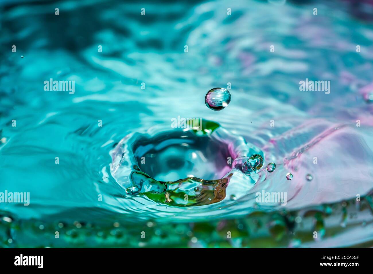Water droplet impact with water surface - high speed photography ...