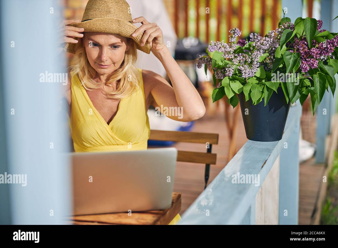 Person staring at computer screen hi-res stock photography and images ...