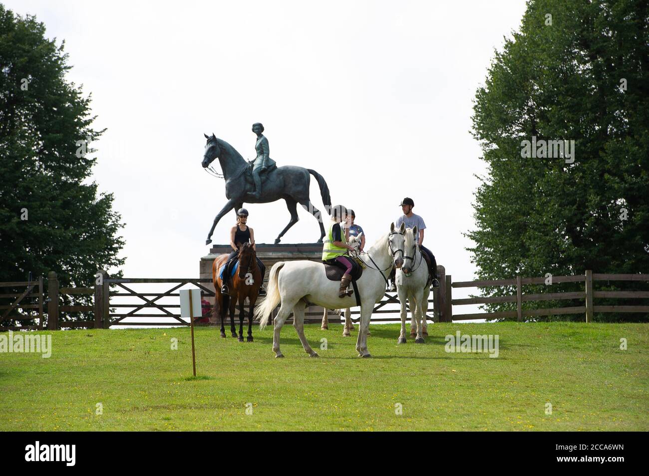 Queen riding horse windsor 2020 hi-res stock photography and images - Alamy