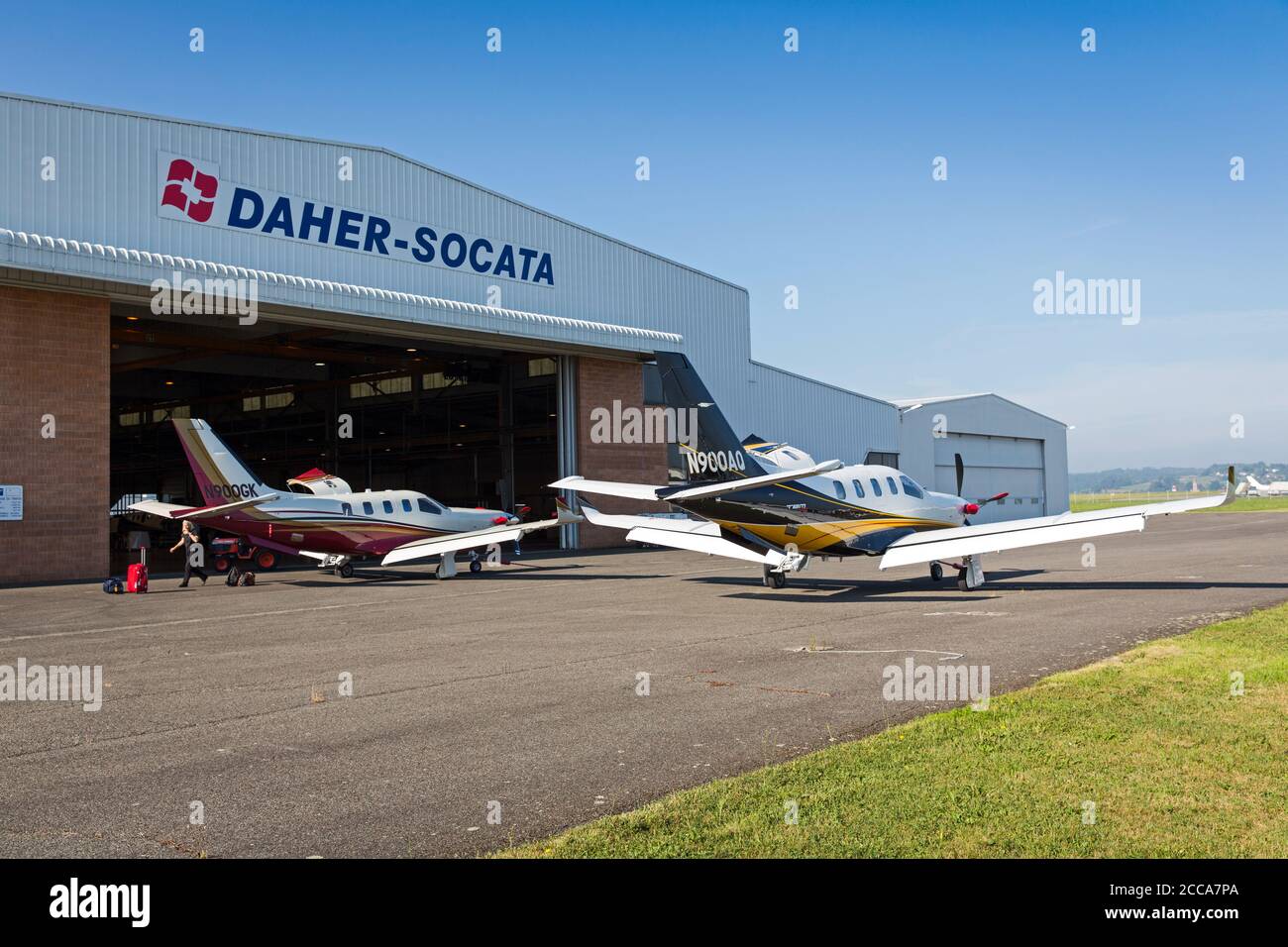 New aircraft hi-res stock photography and images - Alamy