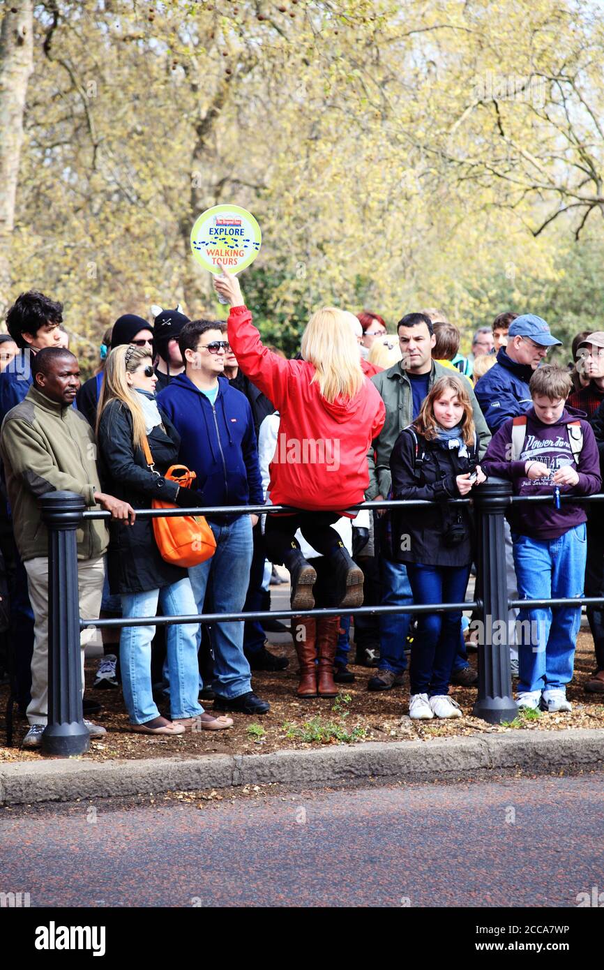 Guide leading a group of people hi-res stock photography and images - Alamy