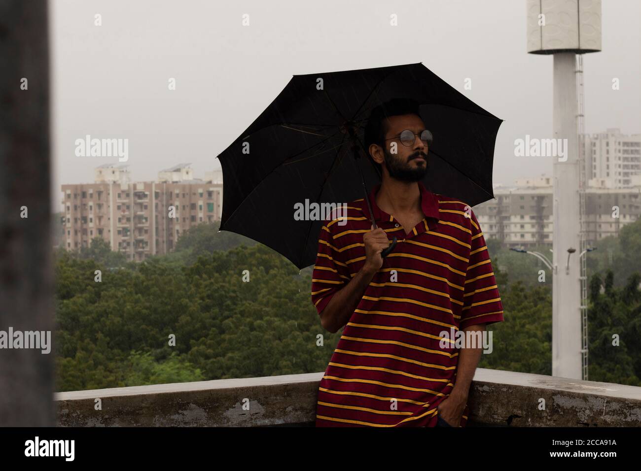 Man standing in rain hi-res stock photography and images - Alamy
