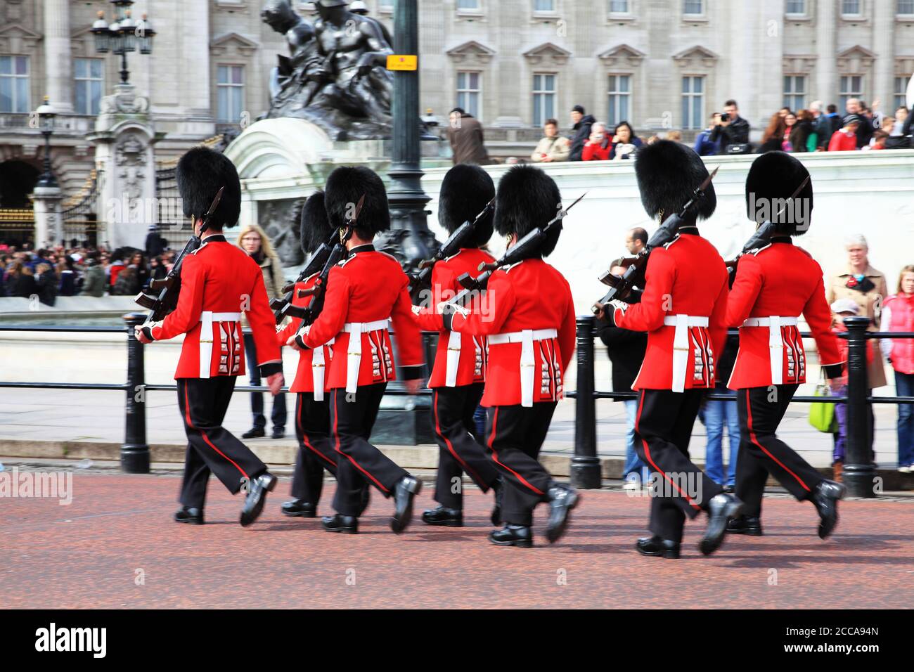 Coldstream guard regiment hi-res stock photography and images - Alamy