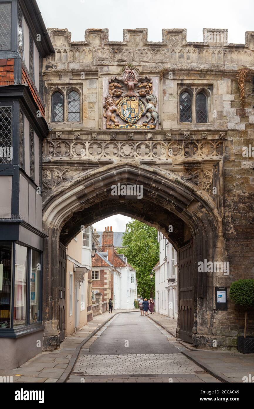 High Street gate, 13th Century gate to the Cathedral Close, Salisbury ...