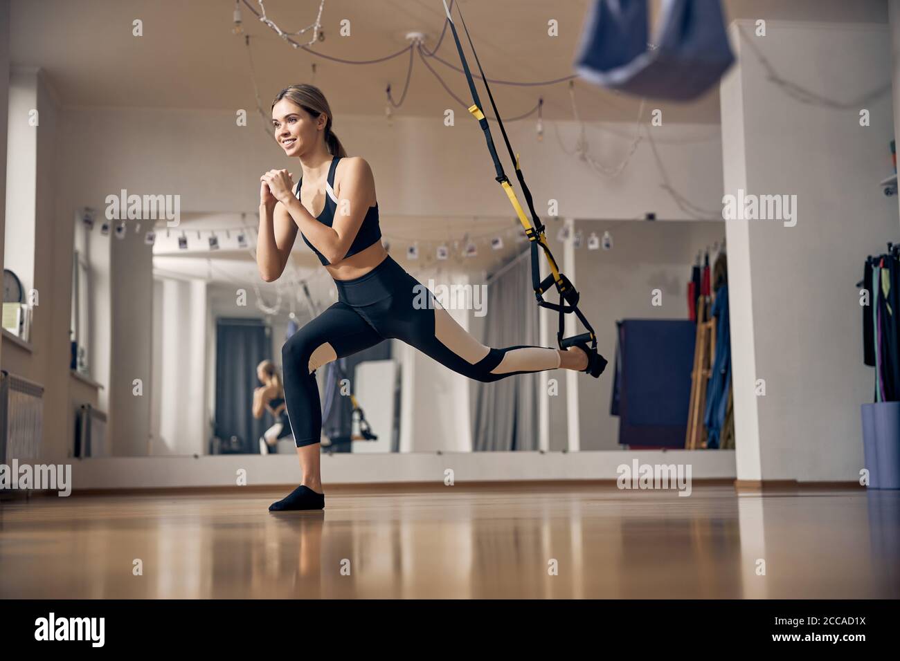 Lady lunge hi-res stock photography and images - Alamy