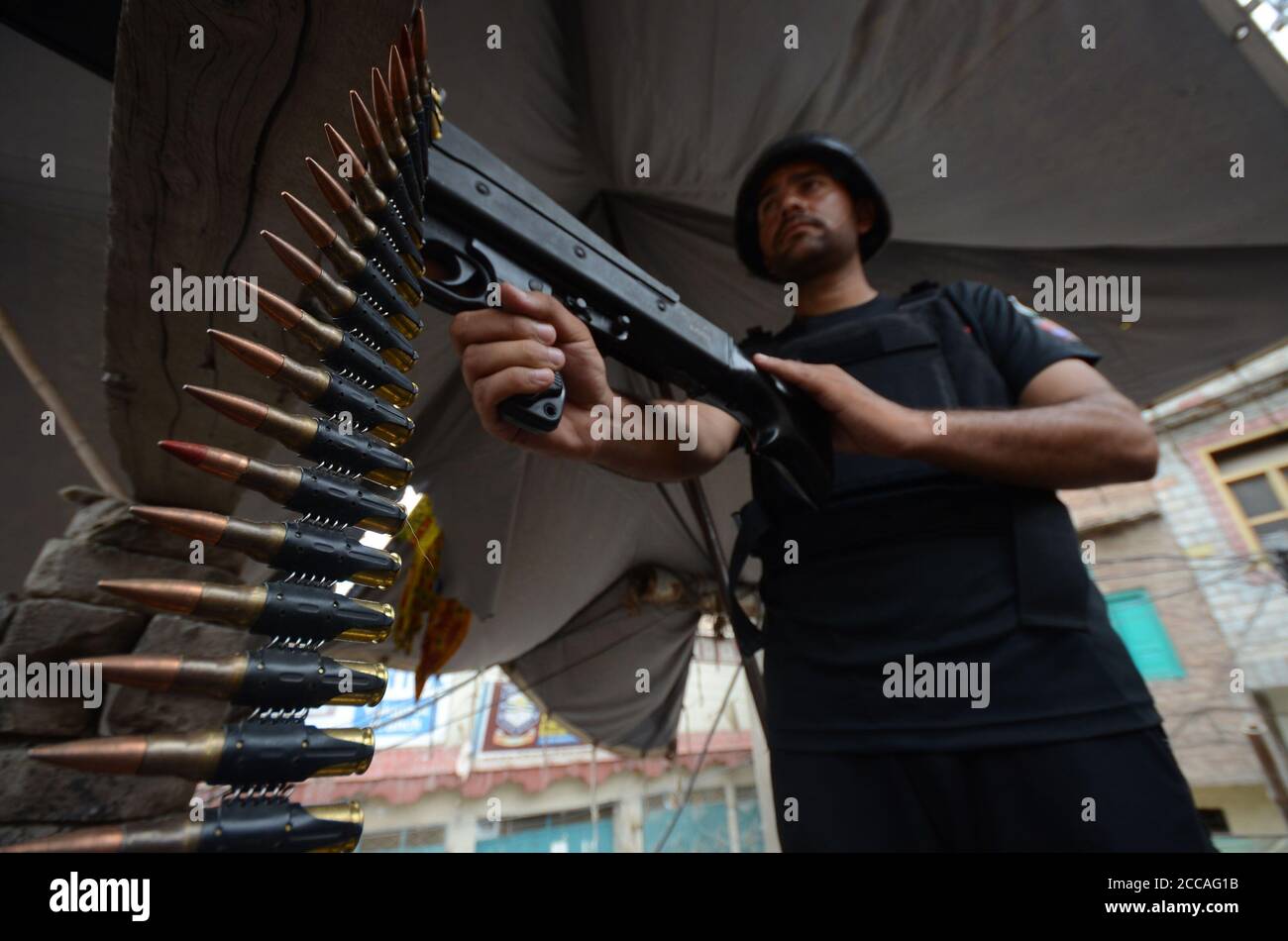 Peshawar, Pakistan. 20th Aug, 2020. A special police force member ...