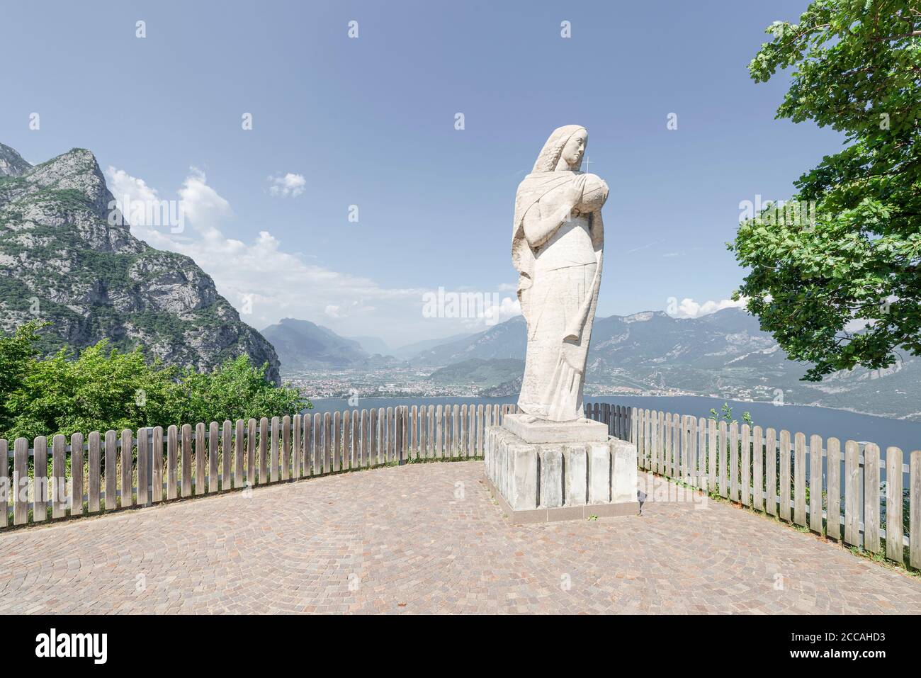 Statue regina mundi hi-res stock photography and images - Alamy