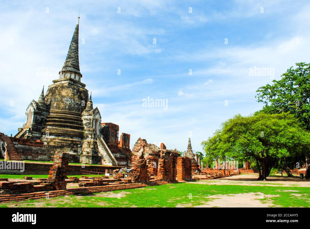 Temple ruins in Ayutthaya Stock Photo - Alamy