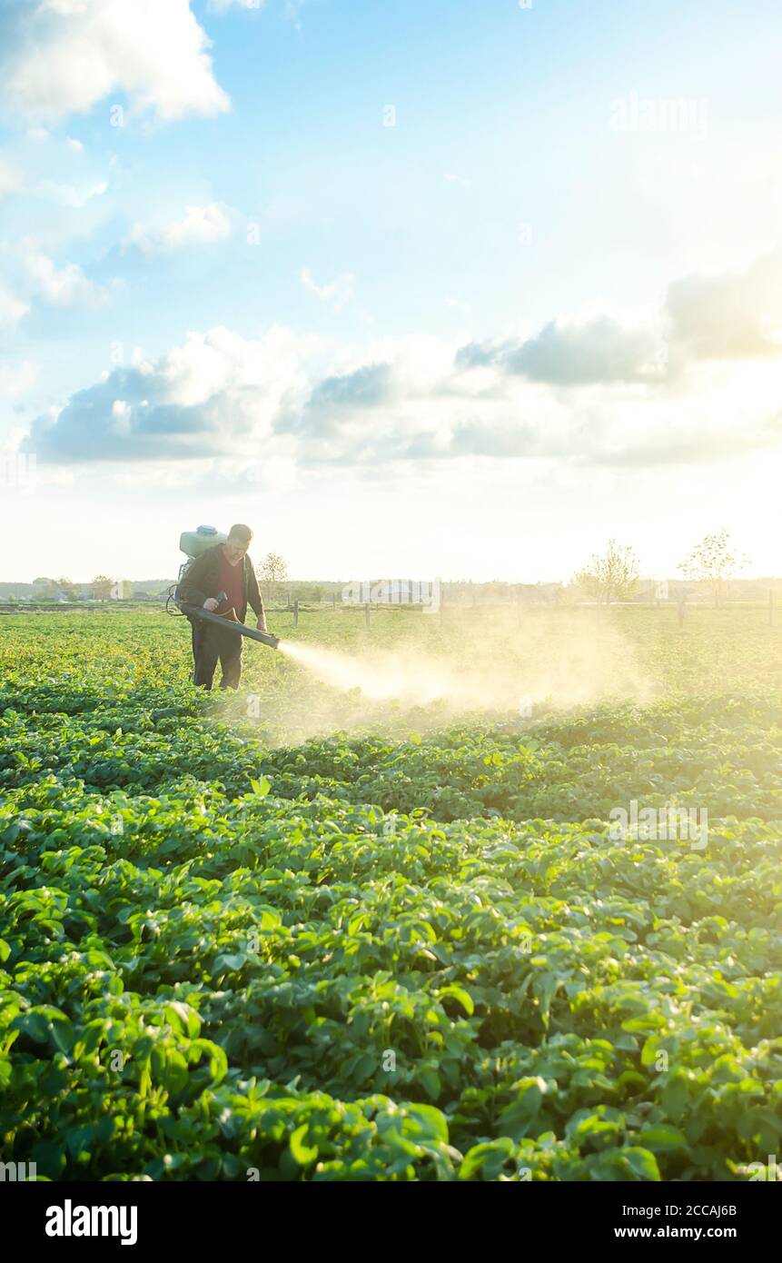 Mist blower hi-res stock photography and images - Alamy