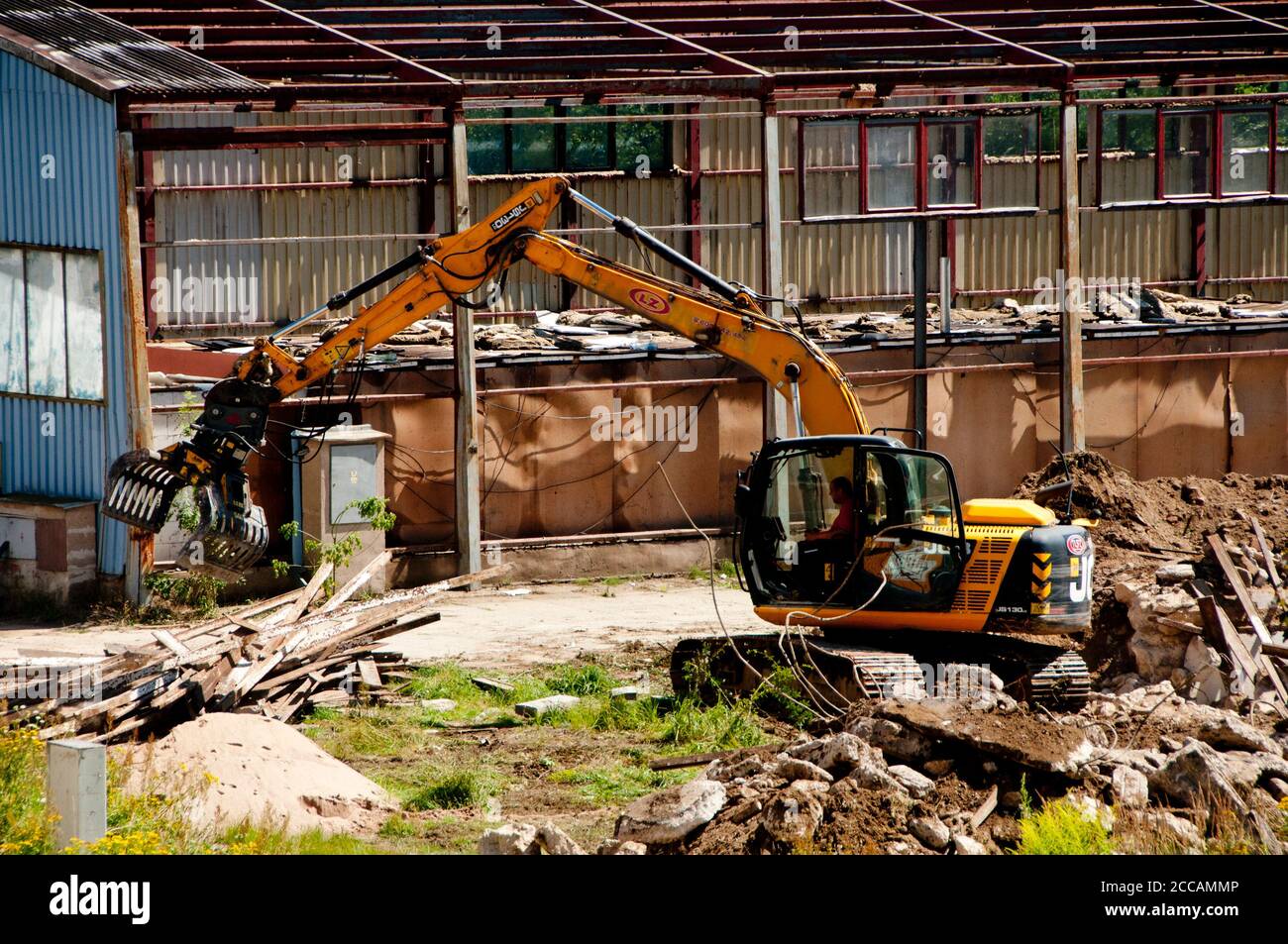 Demolition excavators hi-res stock photography and images - Alamy