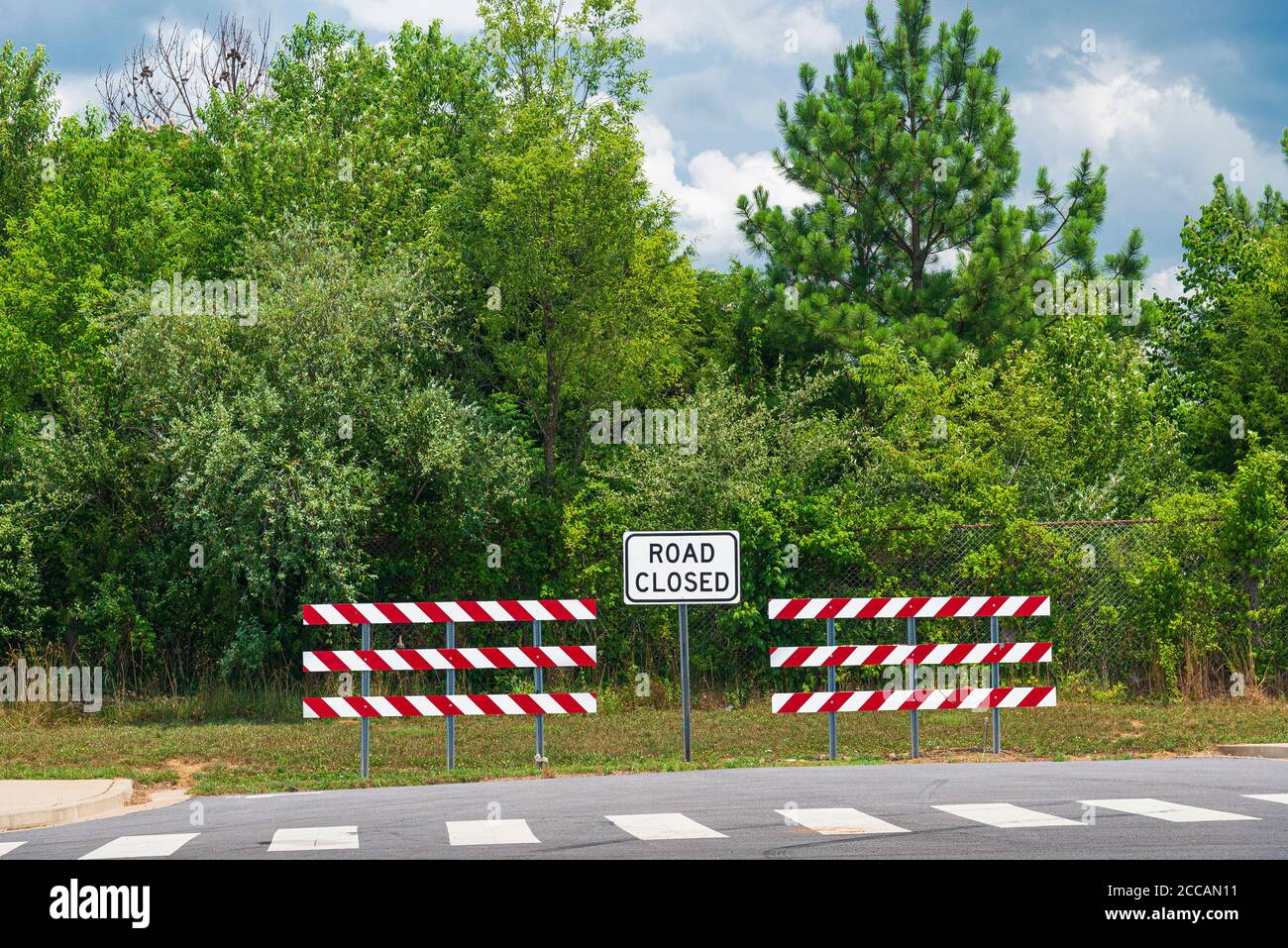 Road closed sign hi-res stock photography and images - Alamy