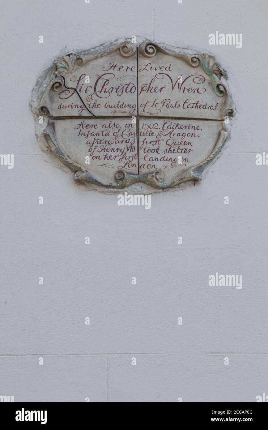 St paul's cathedral wren plaque hi-res stock photography and images - Alamy