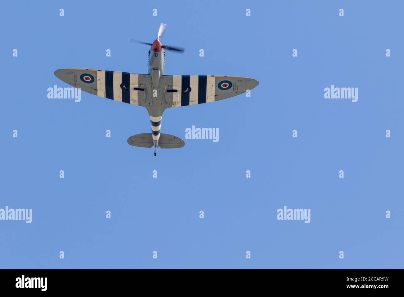 Aircraft underside hi-res stock photography and images - Alamy
