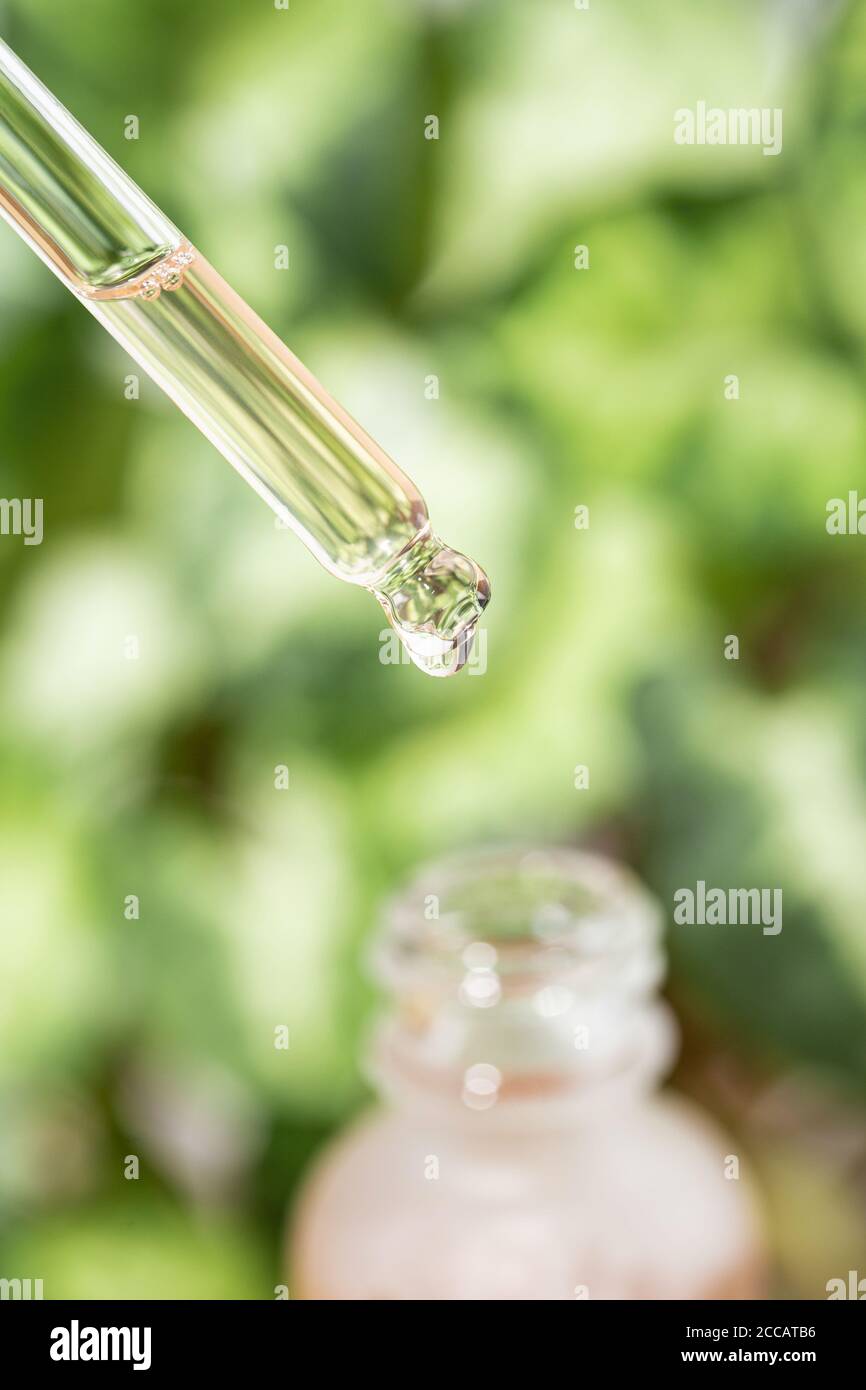 Pipette drop hi-res stock photography and images - Alamy