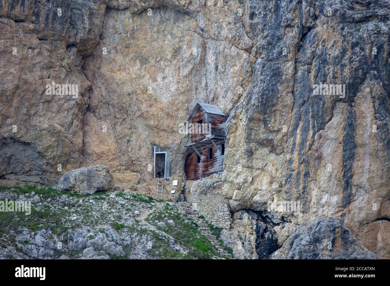 On 1915, an Alpini troop unit occupied the ledge halfway up the rock ...