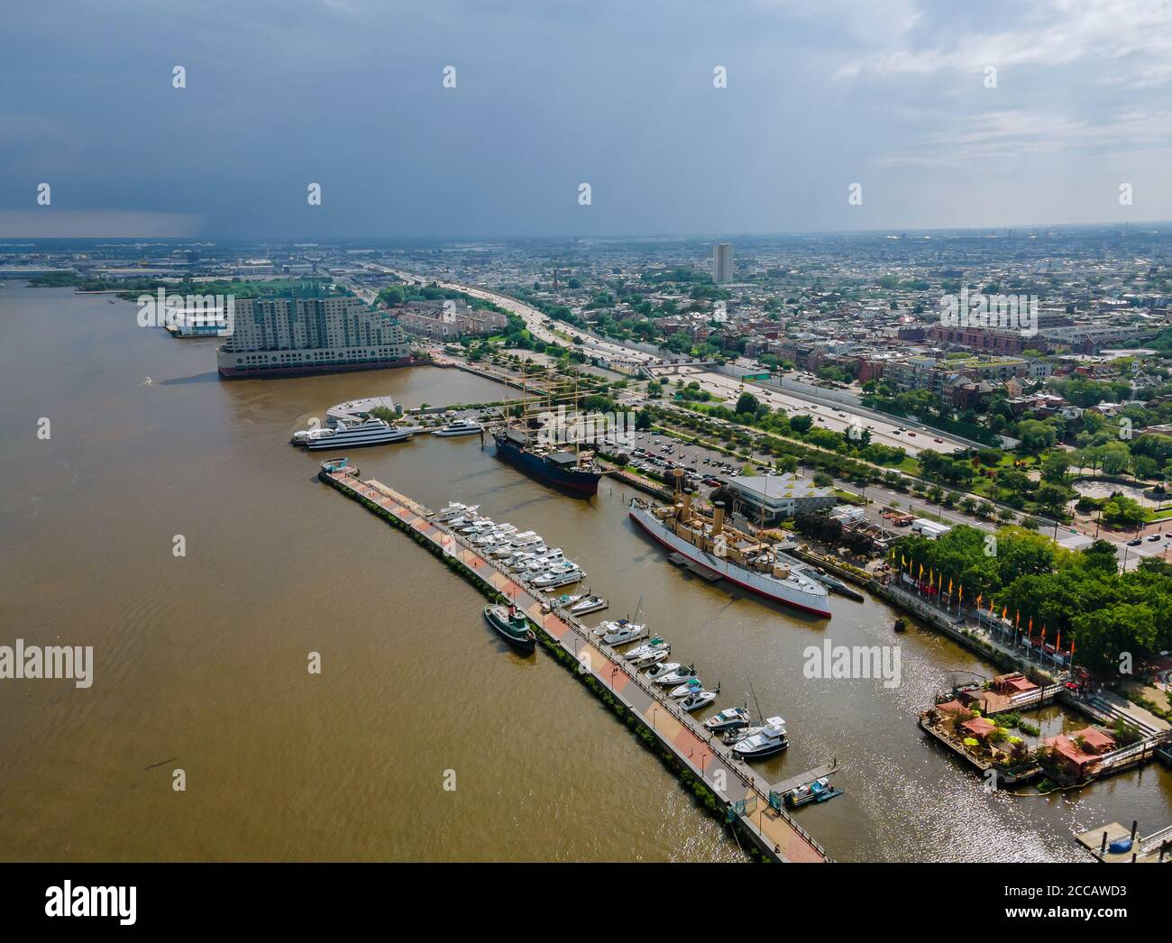 Panoramic view of Philadelphia, Pennsylvania on river USA downtown ...