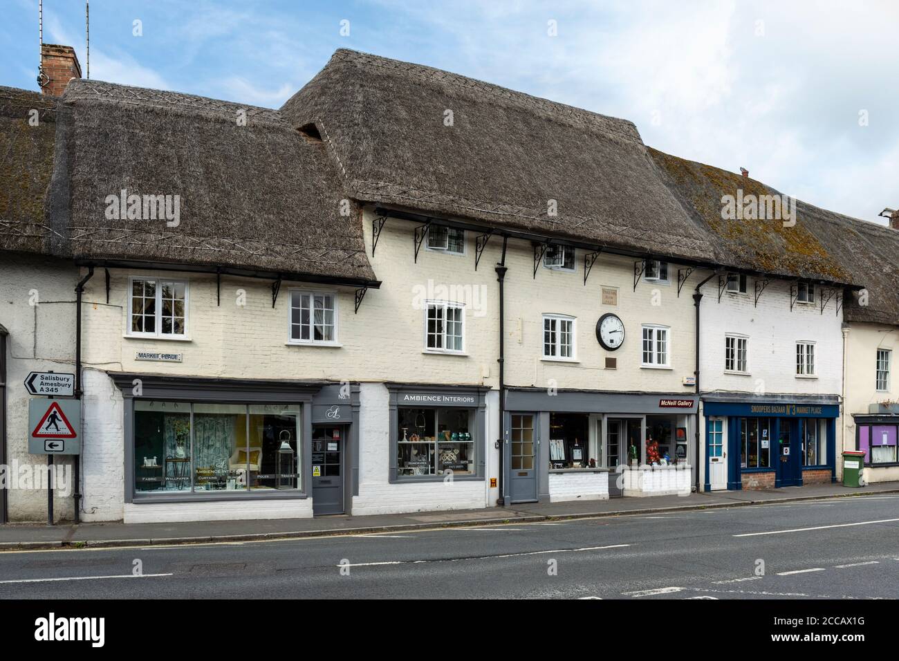 Row shops england hi-res stock photography and images - Alamy