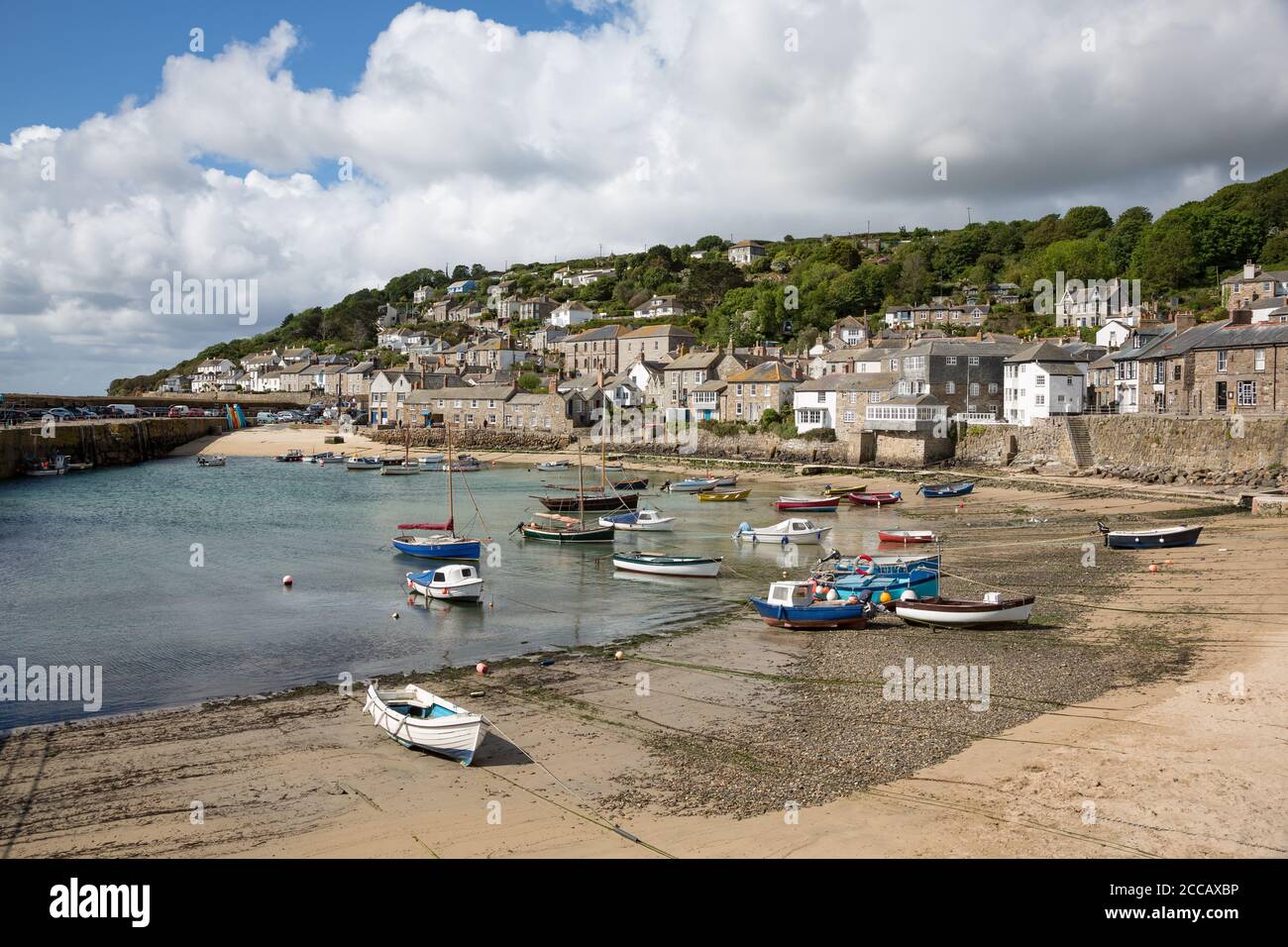 Harbour mousehole uk cornwall hi-res stock photography and images - Alamy