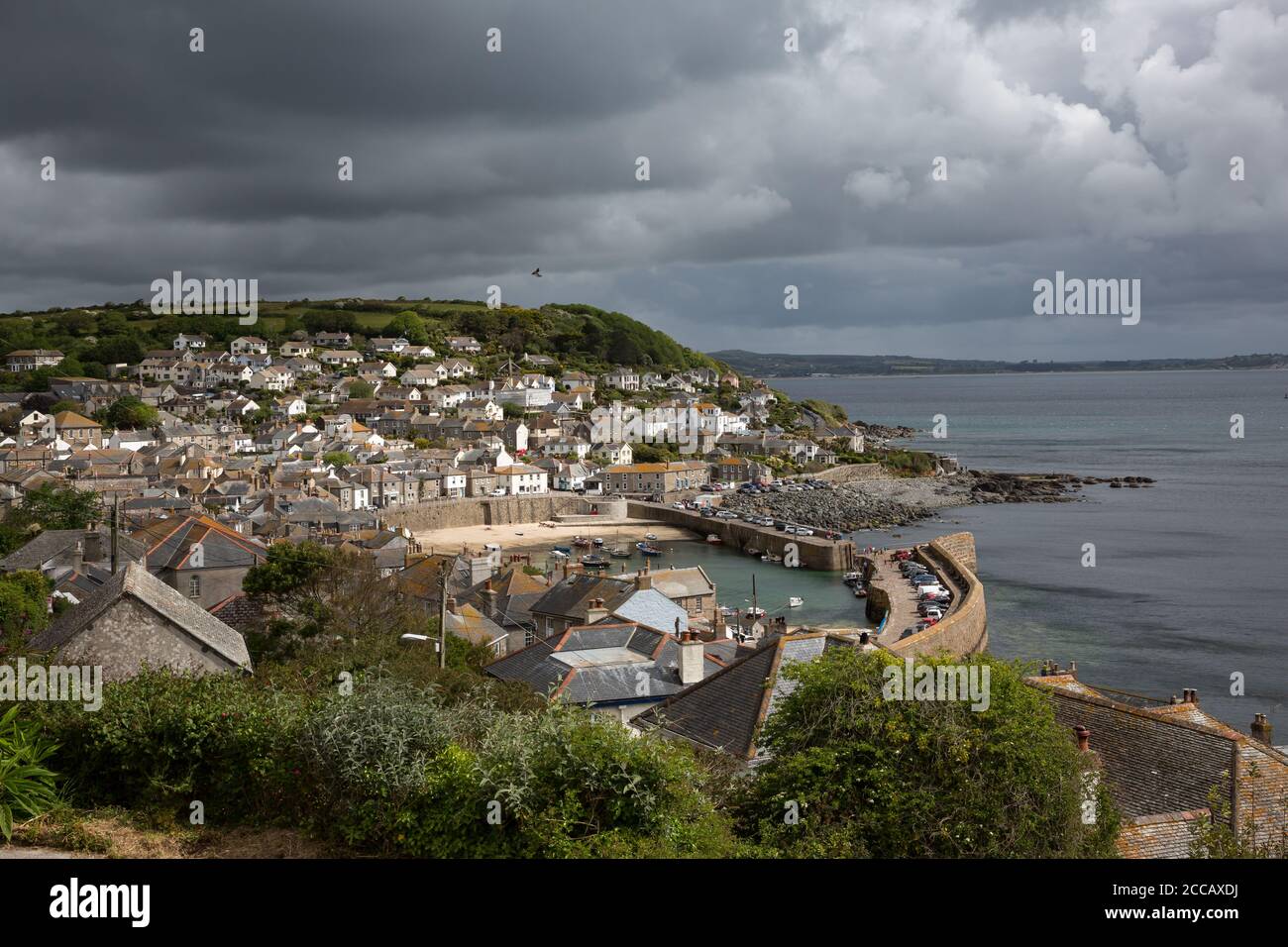 Dark clouds uk hi-res stock photography and images - Alamy