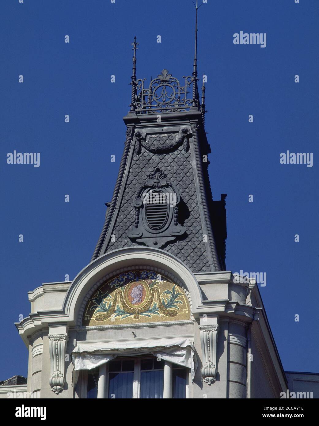 REMATE DE UN EDIFICIO DE VIVIENDAS. Location: EXTERIOR. MADRID. SPAIN ...