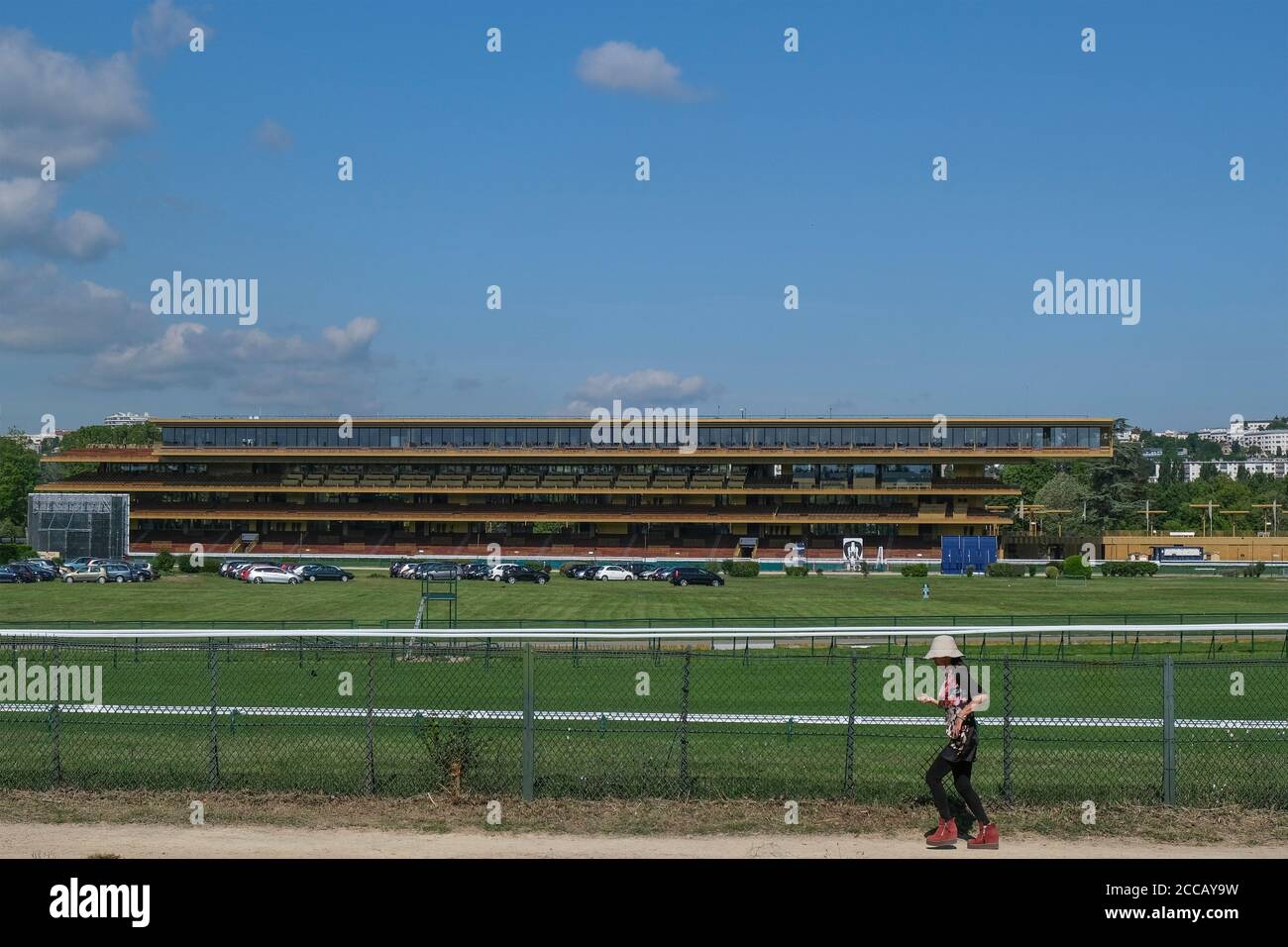 Longchamp racecourse grandstand hi-res stock photography and images - Alamy