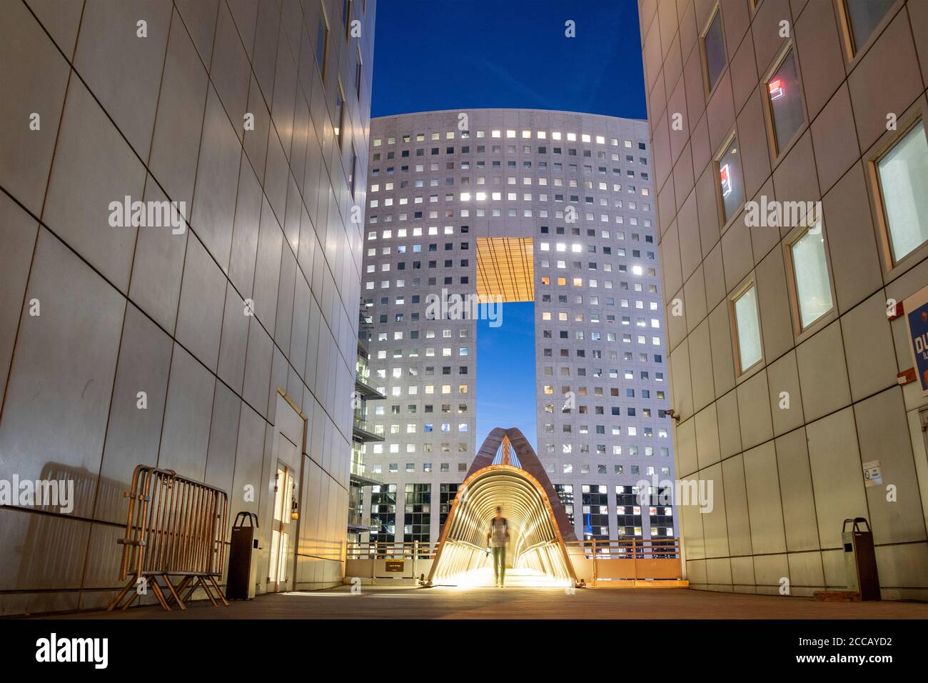 Bridge paris defense hi-res stock photography and images - Alamy