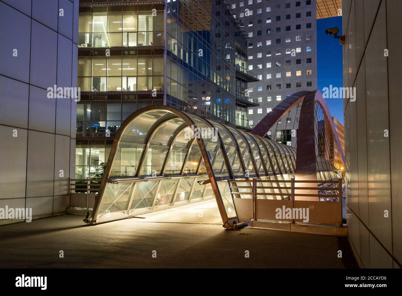 Bridge paris defense hi-res stock photography and images - Alamy
