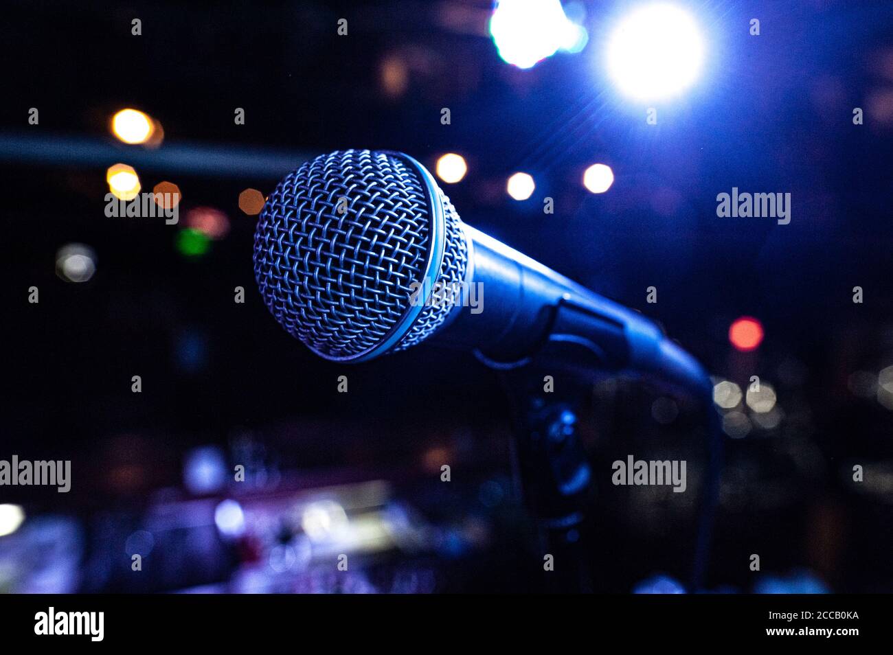 Body mic hi-res stock photography and images - Alamy