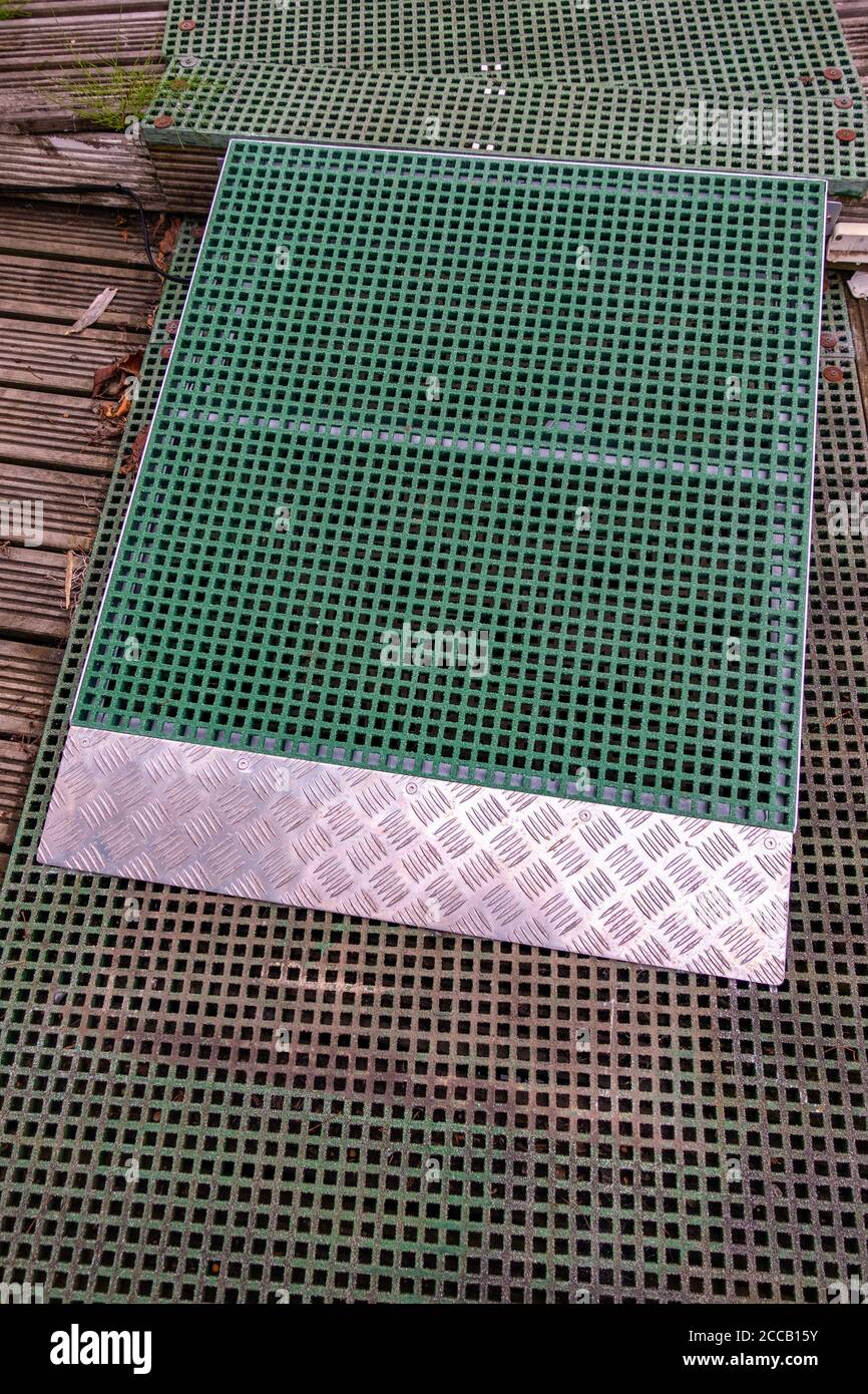 Heavy duty embedded grit top grating hi-res stock photography and ...